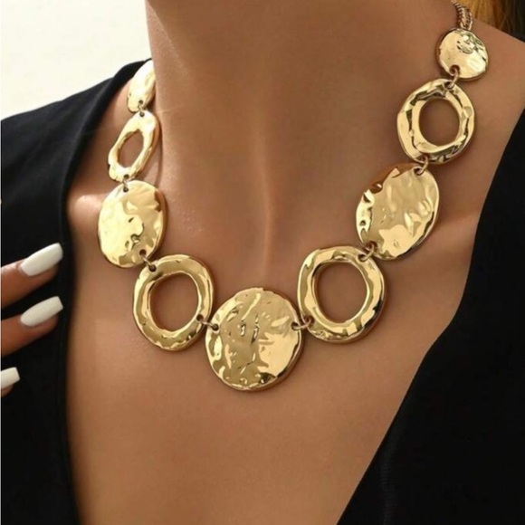 Jewelry | Nwt Elegant Gold Bold Statement Necklace | Poshmark